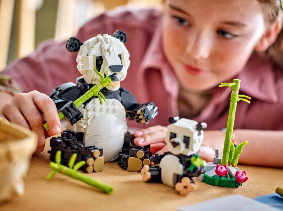 JC25 LEGO CREATOR - ANIMAUX SAUVAGES : LA FAMILLE DE PANDAS #31165 ...