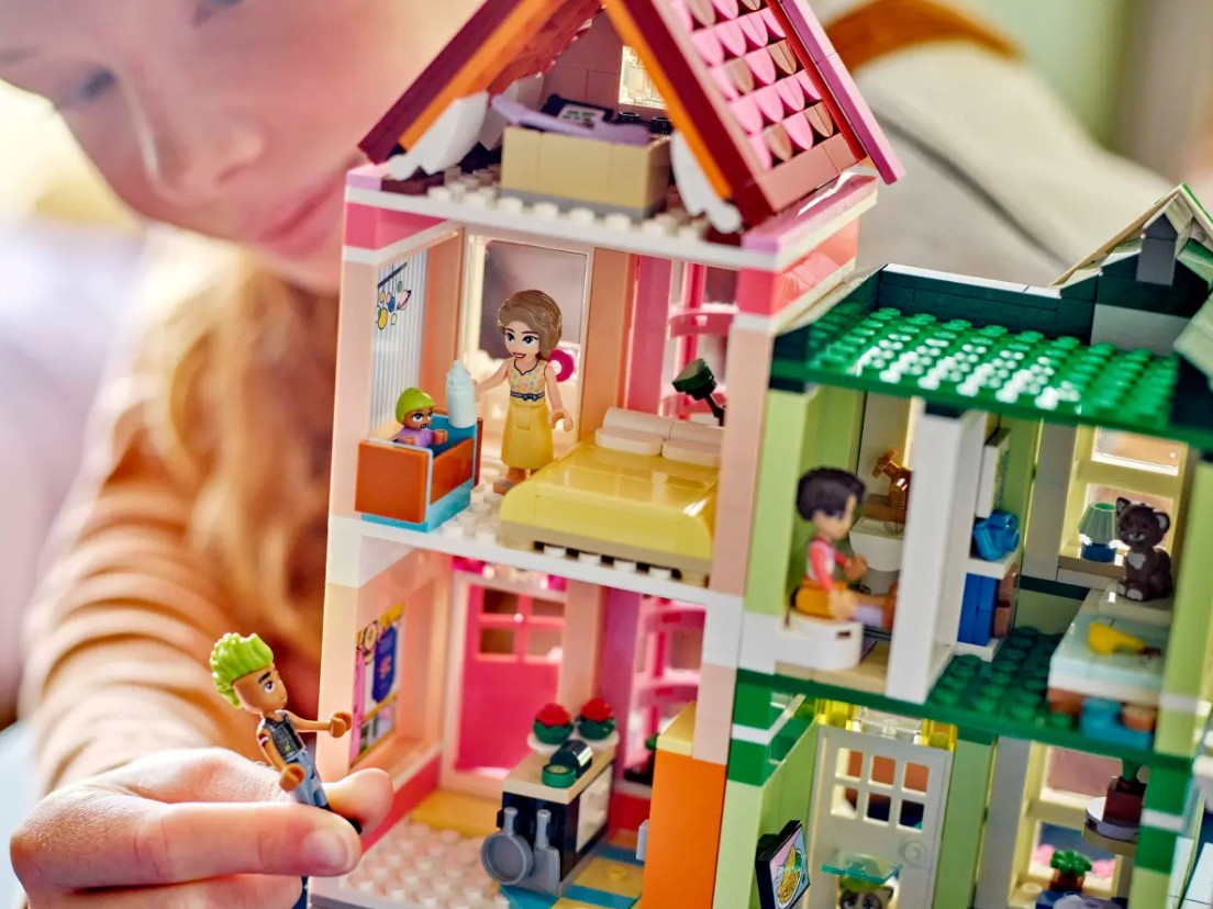 LEGO FRIENDS - LES APPARTEMENTS ET LES BOUTIQUES DE HEARTLAKE CITY ...