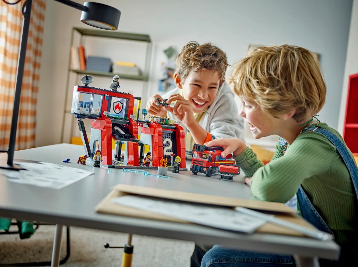 LEGO CITY - LA CASERNE ET LE CAMION DE POMPIERS #60414 - LEGO / City